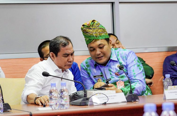 Mengikuti Jejak Sang Ayah, Walikota Banjarbaru Aditya Meraih Anugerah dari PWI Pusat ...