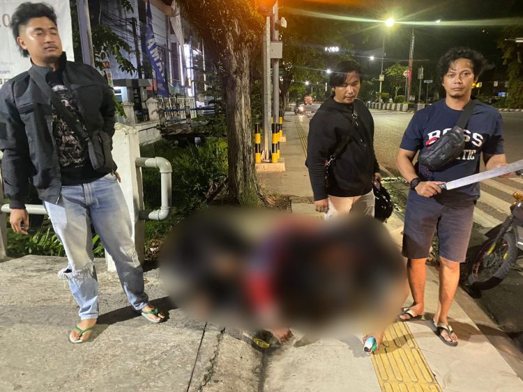 Pemuda 19 Tahun Ditangkap Bawa Sajam, Diduga Hendak Tawuran - Klikkalsel.com